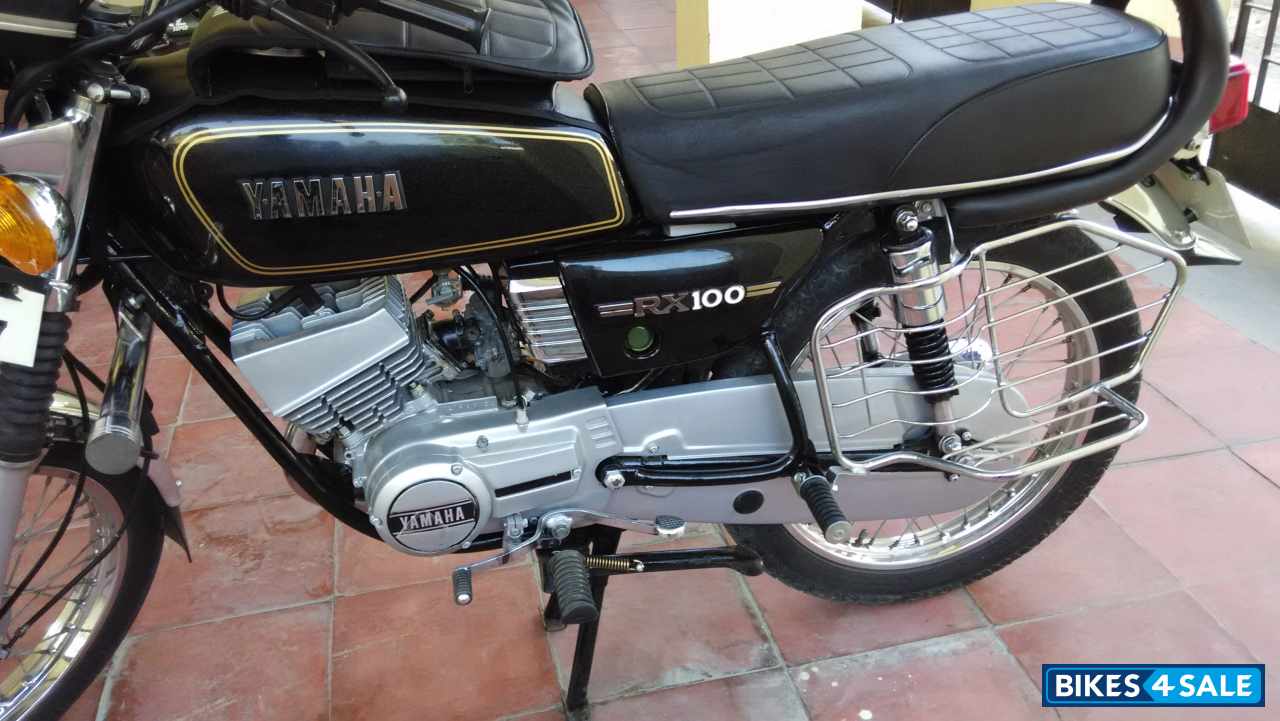 Yamaha Rx 100 Black Modified