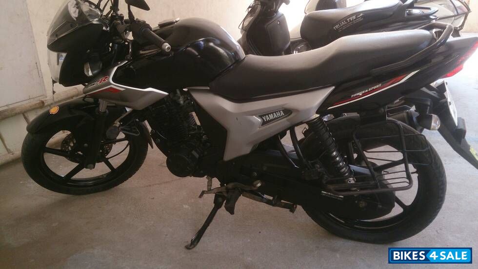 Used 2011 model Yamaha SZ-R for sale in Chennai. ID 121130. Black ...