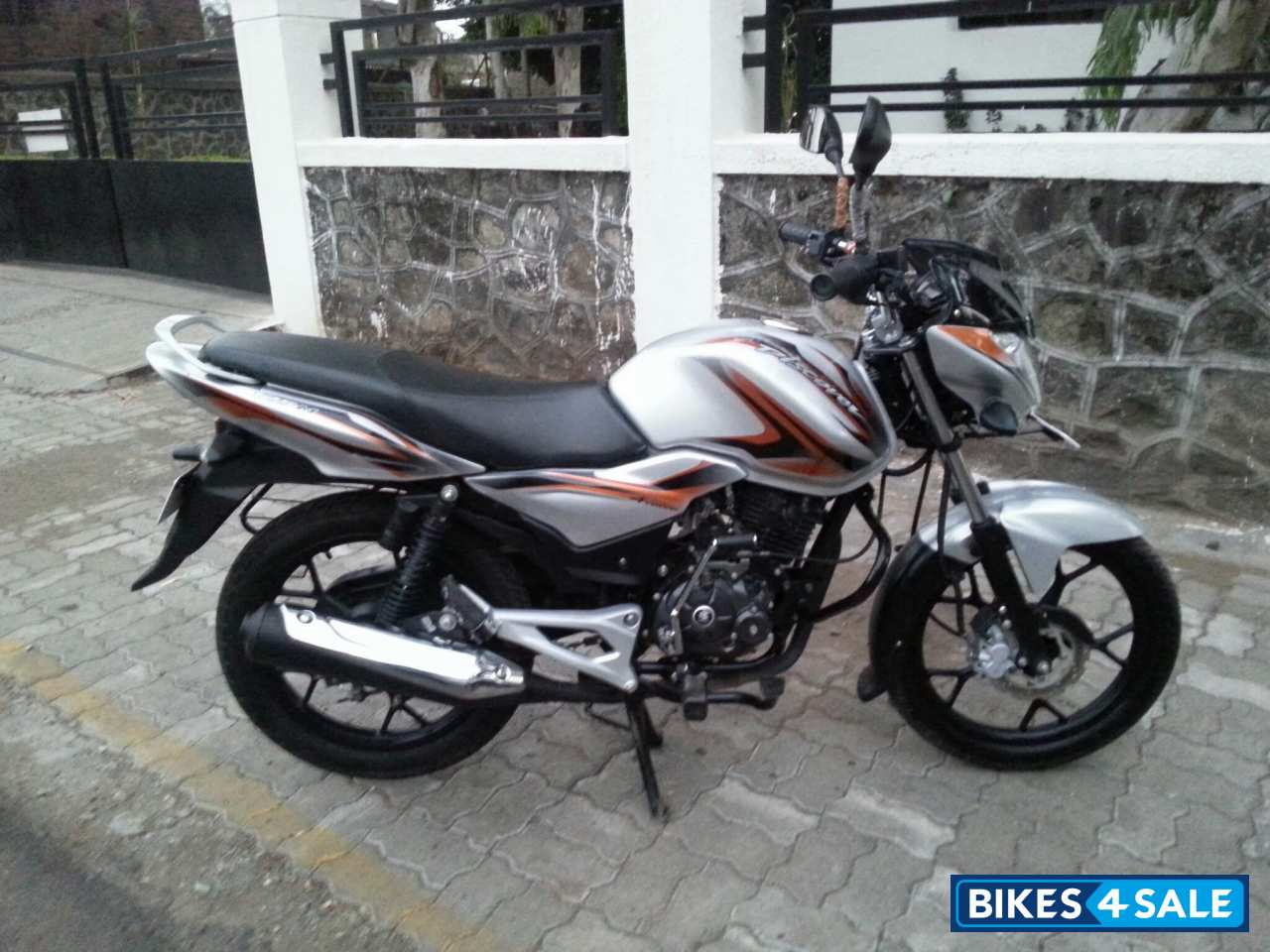 Used 2015 model Bajaj Discover 125M for sale in Pune. ID 122164. Gold ...