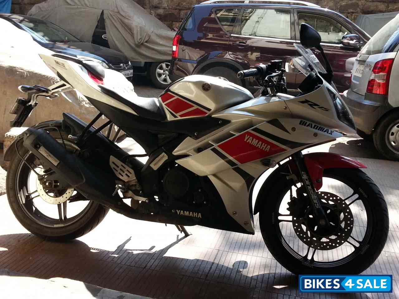 Used 2012 model Yamaha YZF R15 V2 for sale in Mumbai. ID 122654. White ...