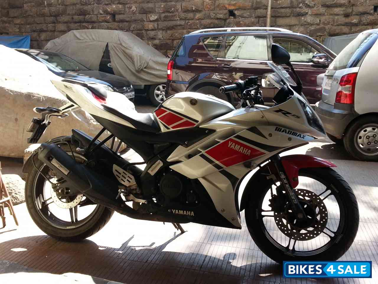 Used 2012 model Yamaha YZF R15 V2 for sale in Mumbai. ID 122654. White ...