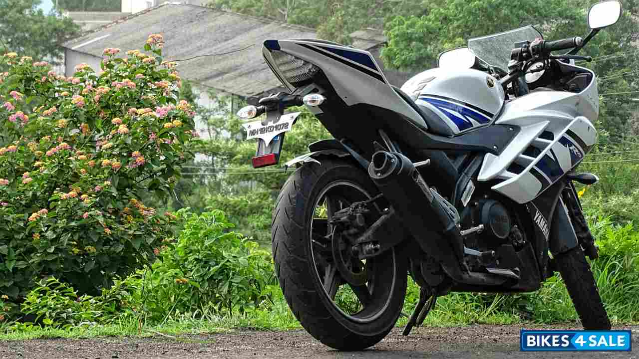 R15 Blue And White Hd