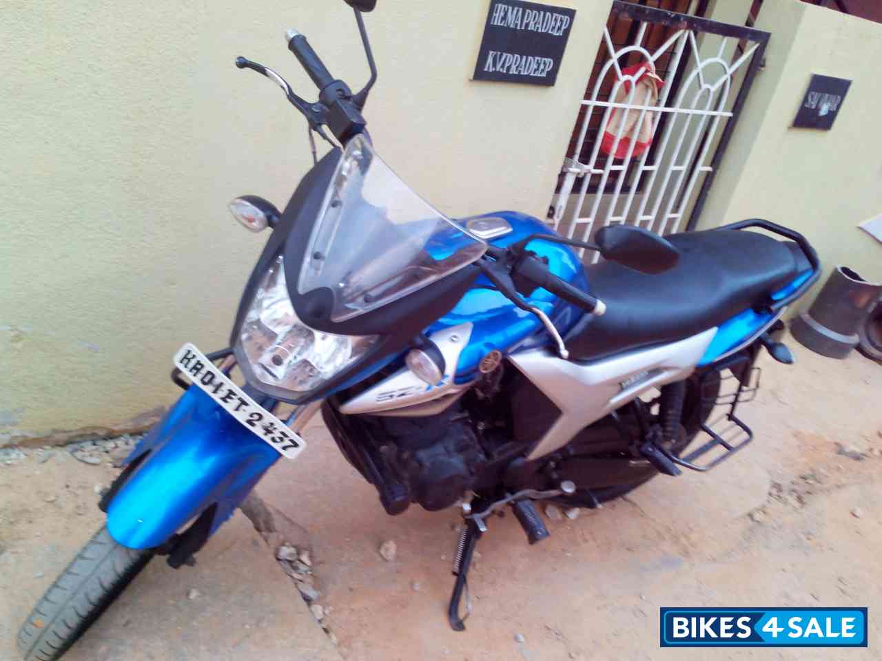 Used 2011 model Yamaha SZ-R for sale in Bangalore. ID 134949. Blue ...