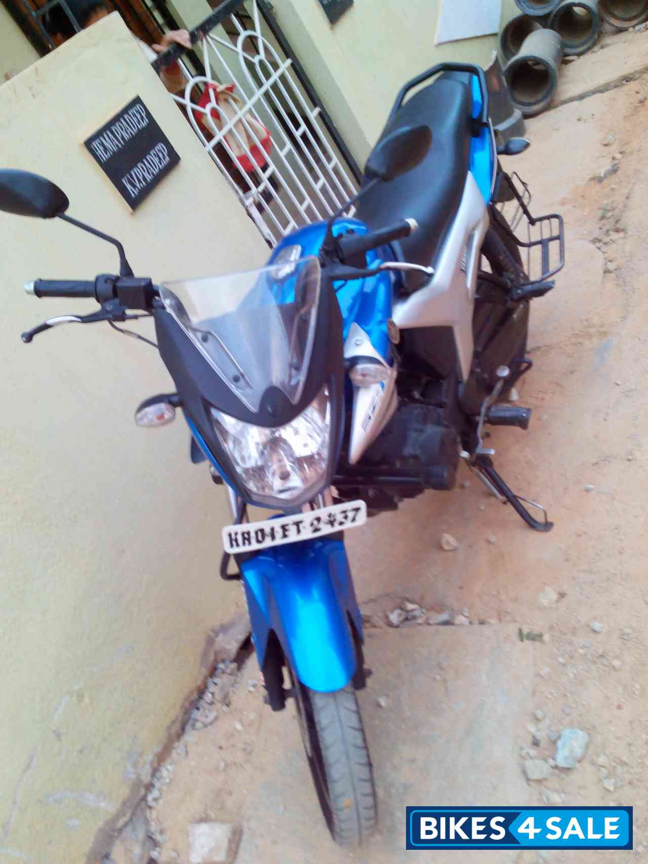 Used 2011 model Yamaha SZ-R for sale in Bangalore. ID 134949. Blue ...