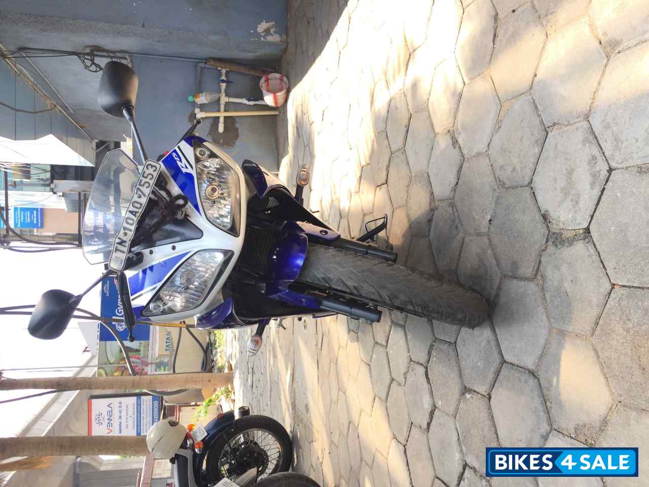 Used 2014 model Yamaha YZF R15 V2 for sale in Chennai. ID 135497. White ...