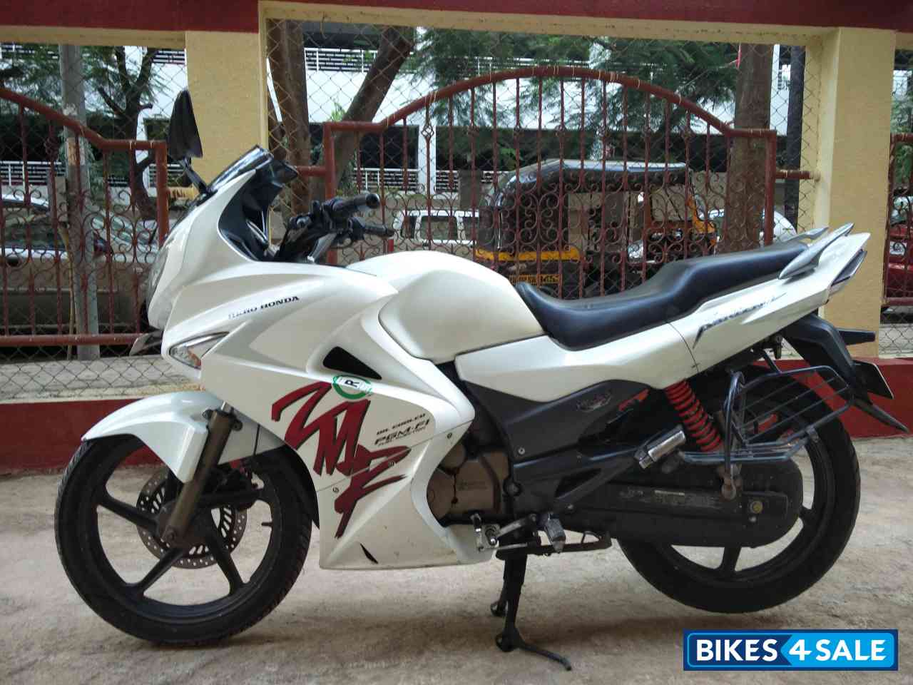 Hero Karizma Zmr 2022 White