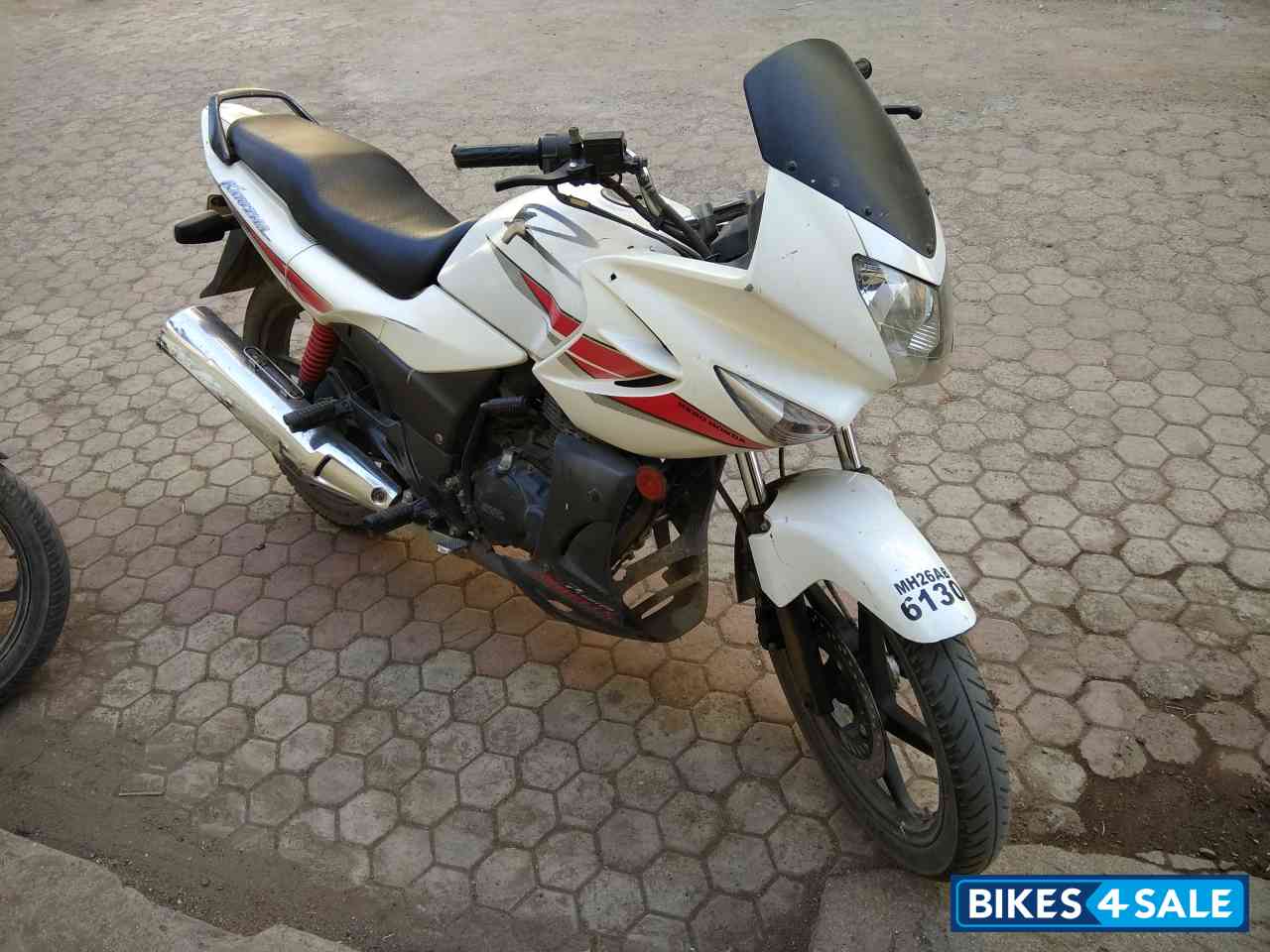 Karizma R White