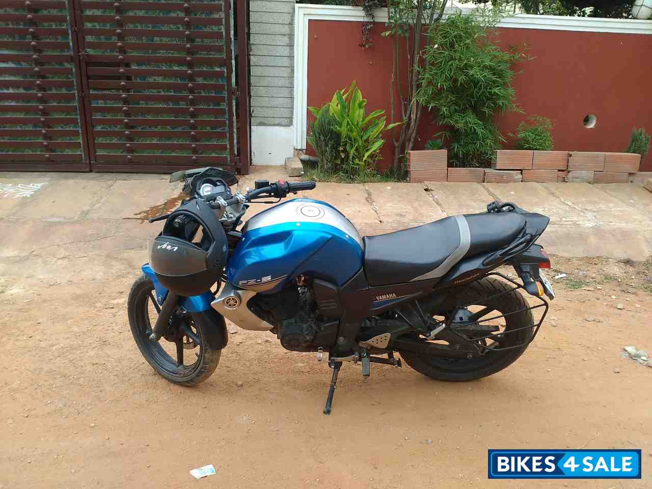 Used 2011 model Yamaha FZ-S for sale in Bangalore. ID 142219. Blue ...
