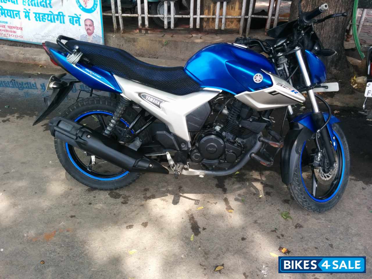 Used 2011 model Yamaha SZ-R for sale in Lucknow. ID 145040. Blue colour ...