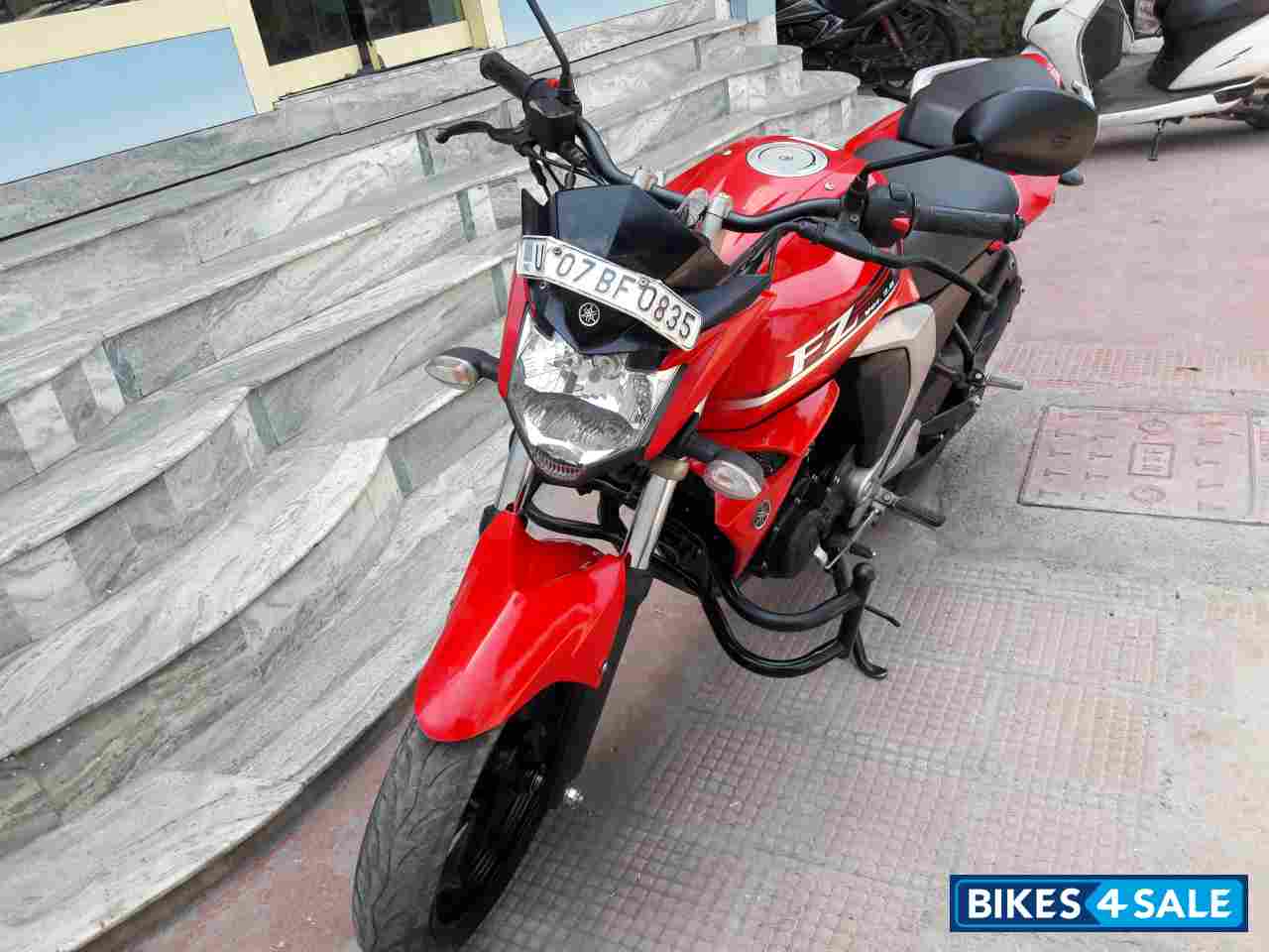 Used 2014 model Yamaha FZ FI V2 for sale in Dehradun. ID 145725. Red ...