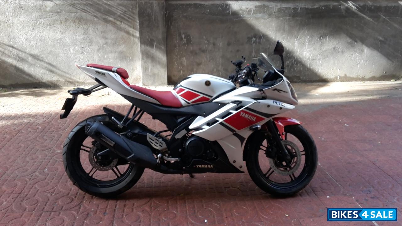 Used 2013 model Yamaha YZF R15 V2 for sale in Mumbai. ID 151035. White ...
