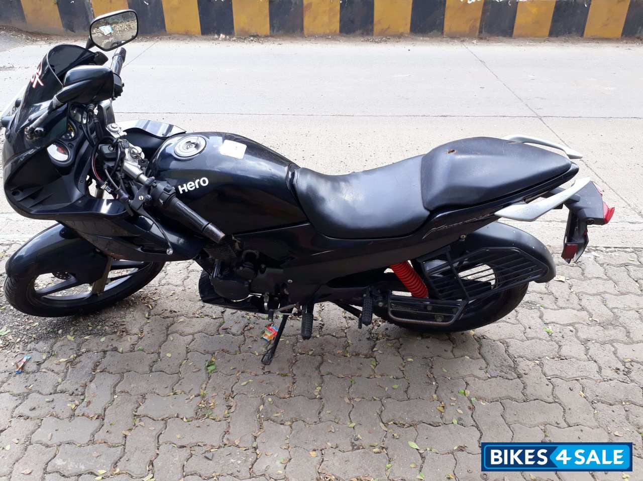 Used 2014 model Hero Karizma R for sale in Mumbai. ID 151092. Black ...