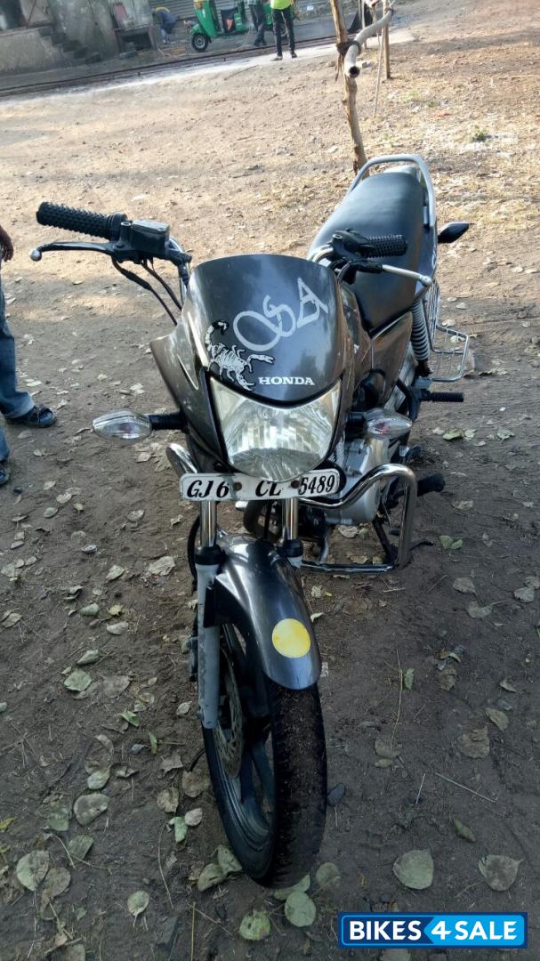 Used 2009 model Honda Shine for sale in Vadodara. ID 152332. Grey colour - Bikes4Sale