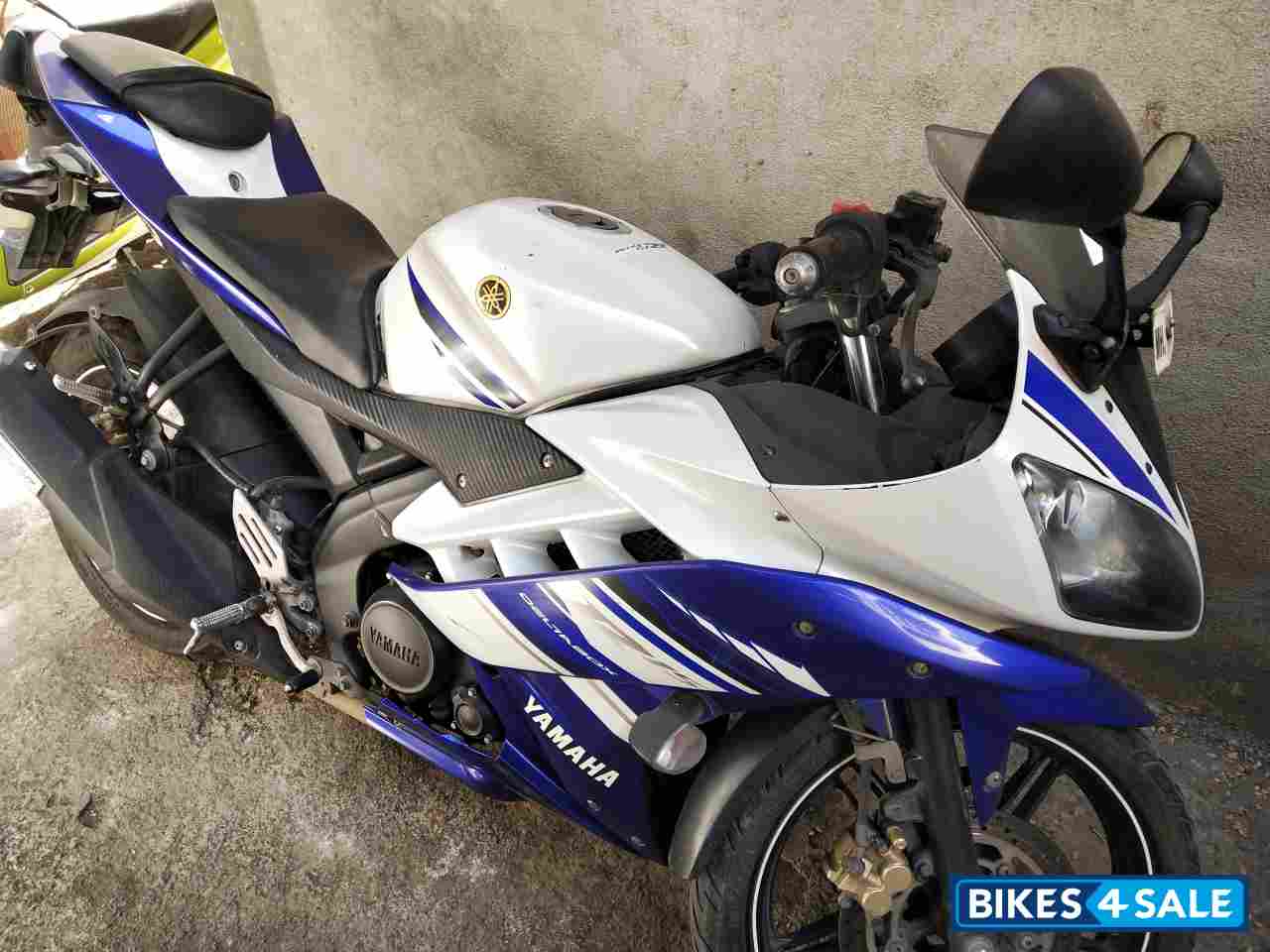 Used 2015 model Yamaha YZF R15 V2 for sale in Pune. ID 207935. White ...