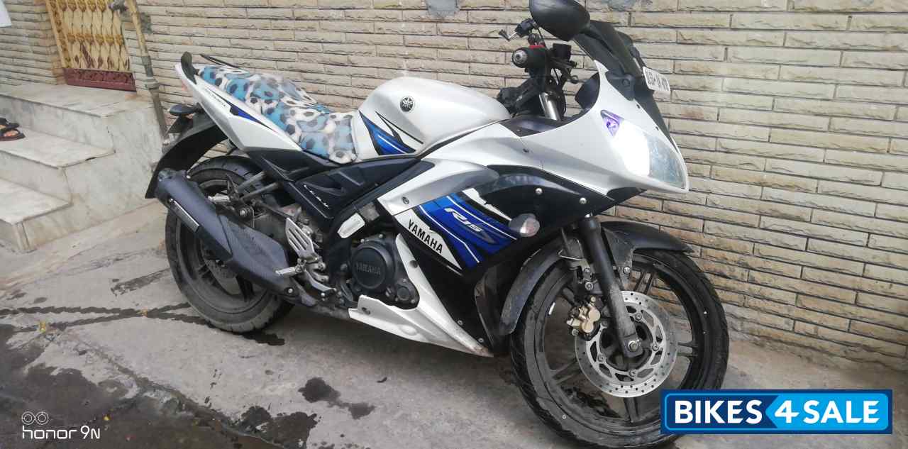 Used 2017 model Yamaha YZF R15 S for sale in New Delhi. ID 214801. White colour - Bikes4Sale