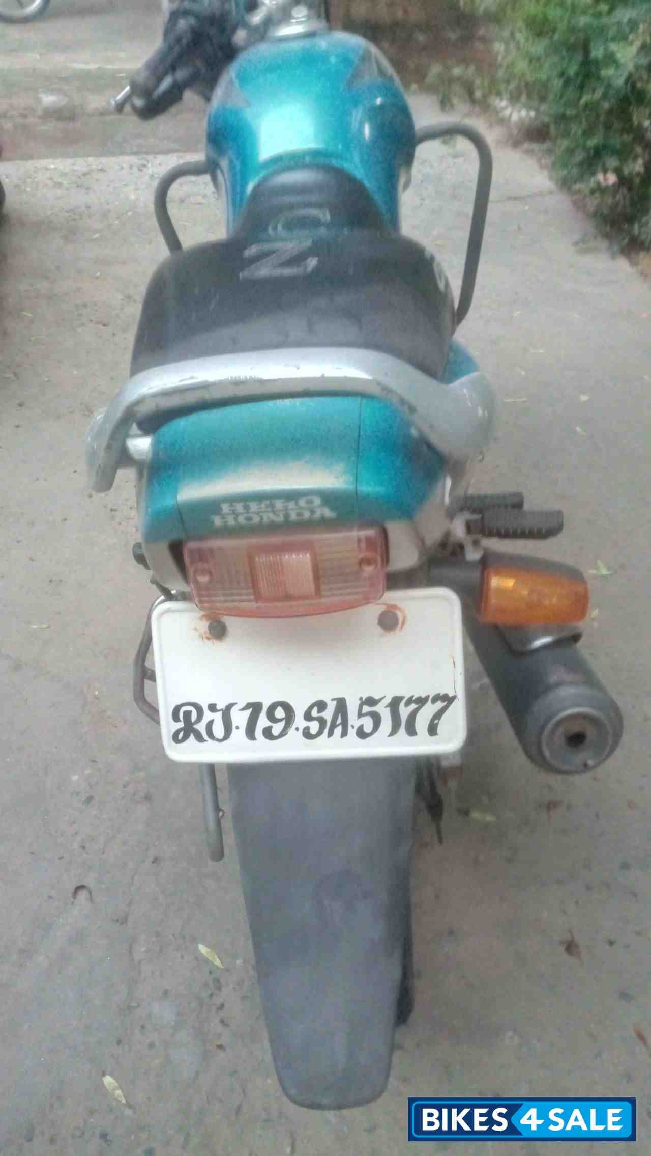 Used 2005 model Hero CBZ Star for sale in Ghaziabad. ID 225813 - Bikes4Sale