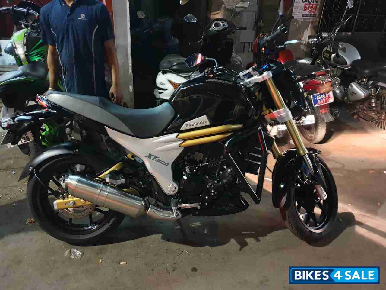 Black Mahindra Mojo XT 300 Picture 5. Bike ID 262955. Bike located in ...
