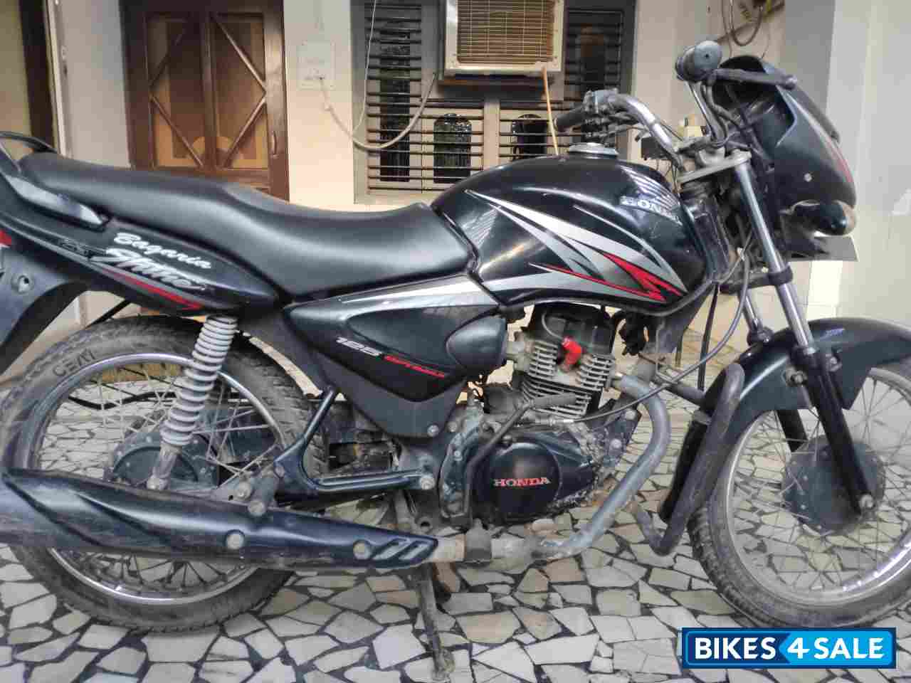 Used 2011 model Honda CB Shine for sale in Uttar Pradesh. ID 281654 ...