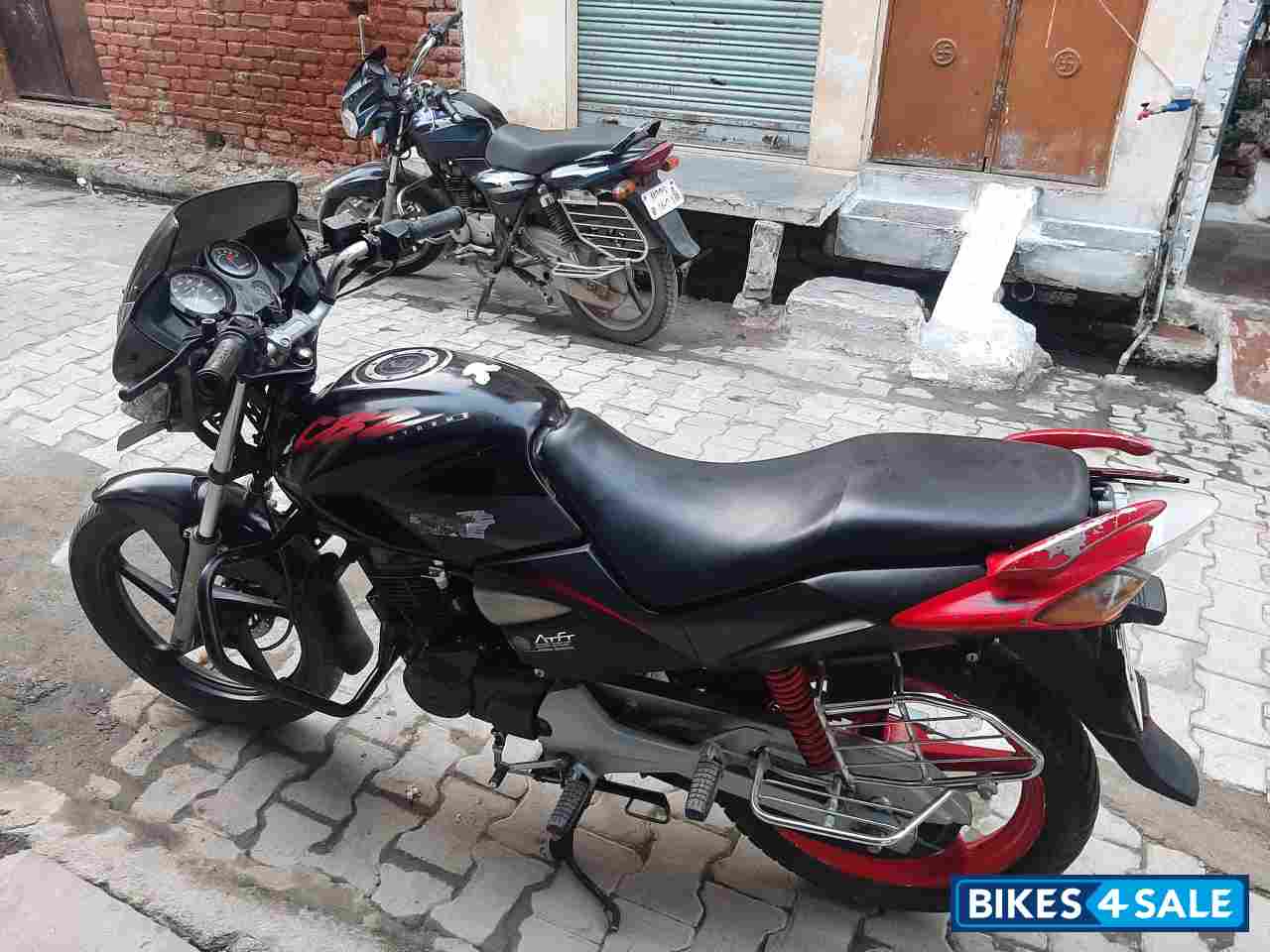 Used 2010 model Hero CBZ for sale in Jhansi. ID 290558 - Bikes4Sale