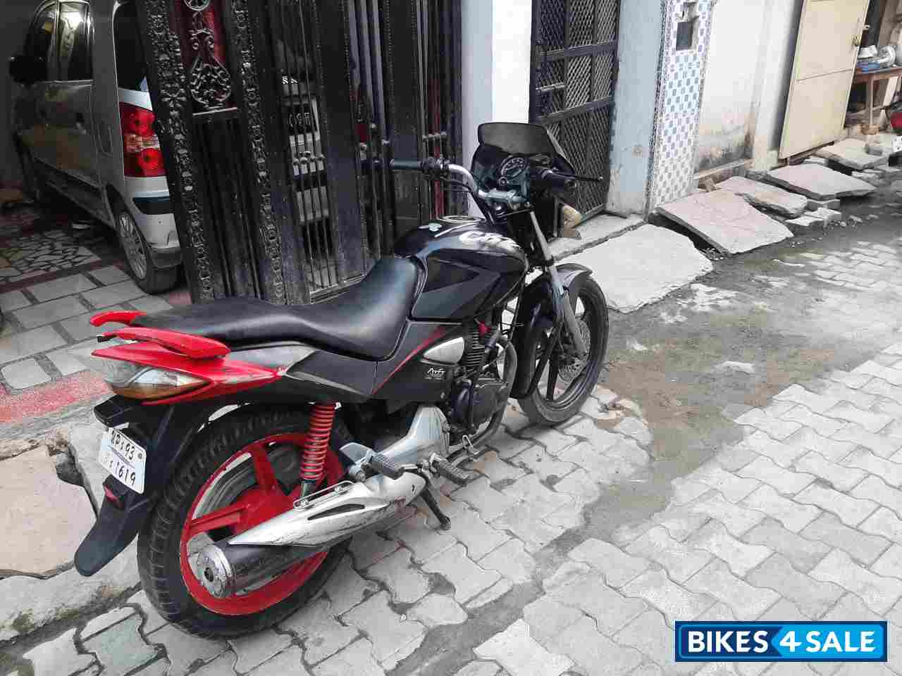 Used 2010 model Hero CBZ for sale in Jhansi. ID 290558 - Bikes4Sale