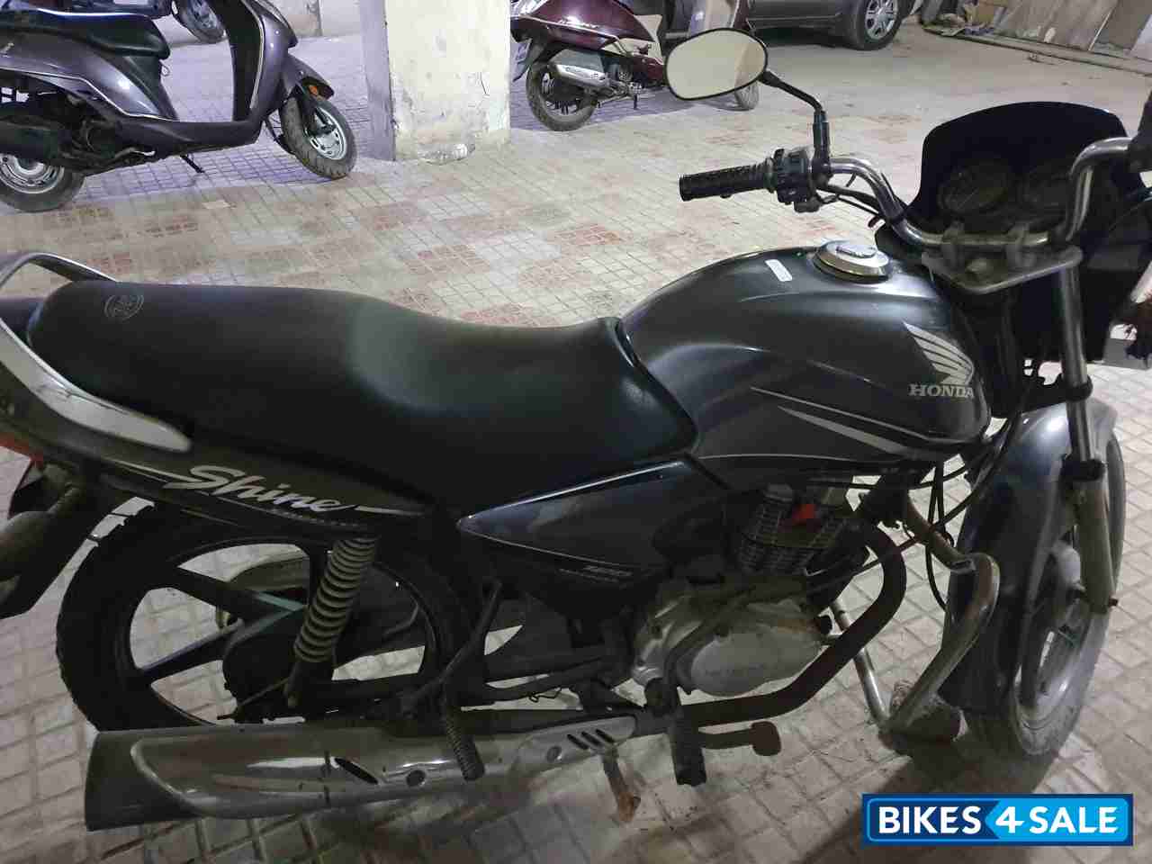 Used 2008 model Honda Shine for sale in Noida. ID 298339. Grey colour - Bikes4Sale