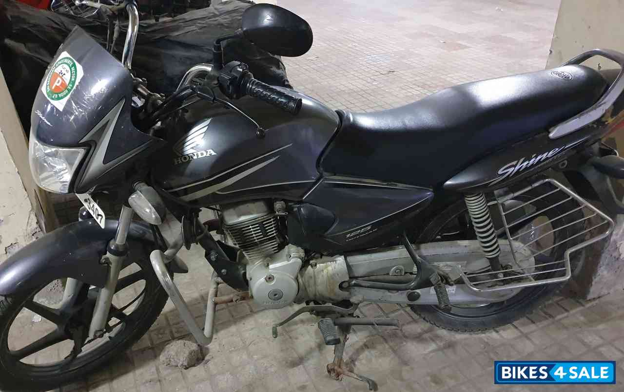 Used 2008 model Honda Shine for sale in Noida. ID 298339. Grey colour - Bikes4Sale