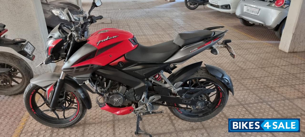 Paasion Red + Matte Bajaj Pulsar 200 NS ABS Picture 2. Bike ID 540257 ...