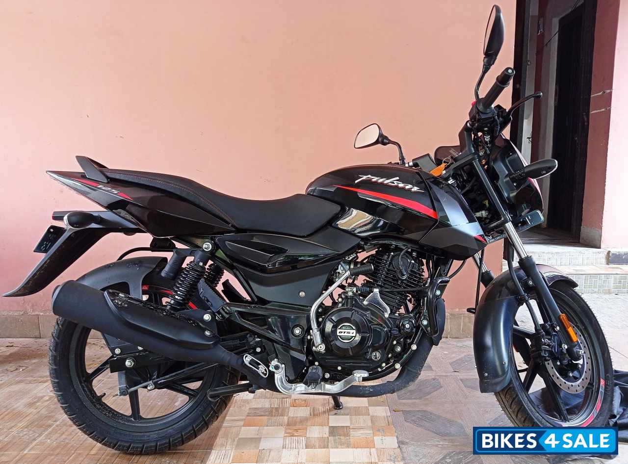 Ebony Black Solar Red Bajaj Pulsar 125 Carbon Fibre Disc Single Seat ...