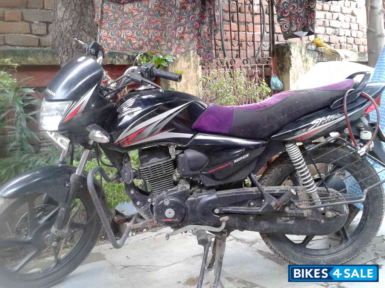 Used 2011 model Honda CB Shine for sale in Ahmedabad. ID 102782. Black ...