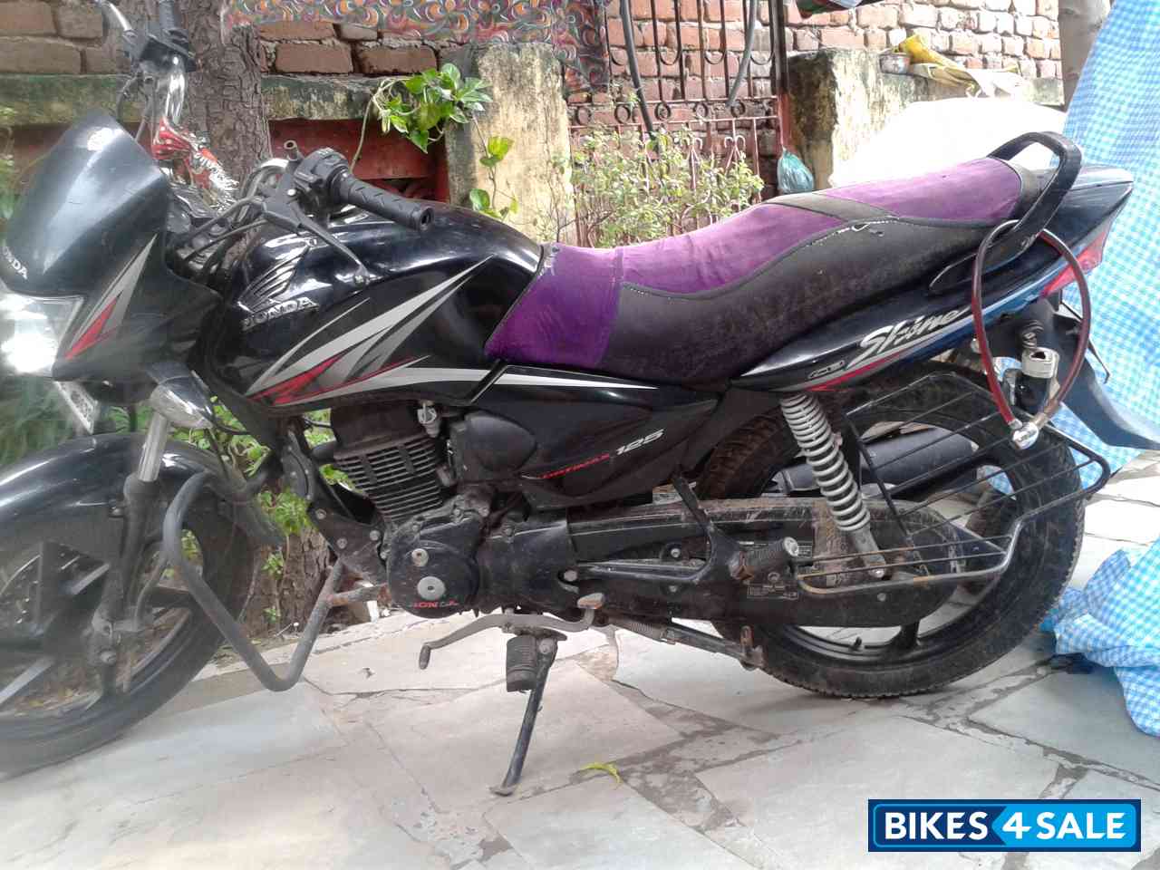 Used 2011 model Honda CB Shine for sale in Ahmedabad. ID 102782. Black ...