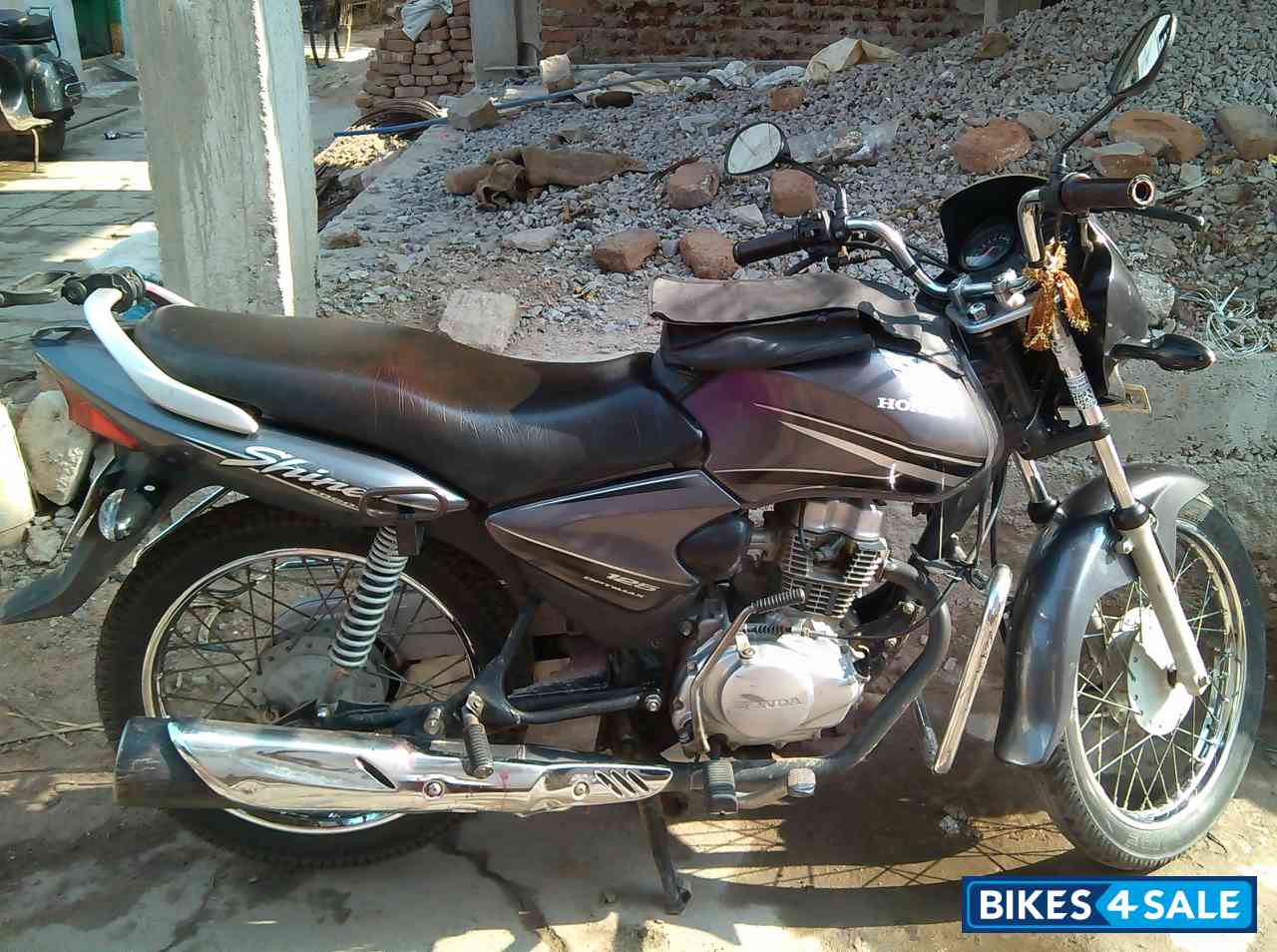 Used 2008 model Honda Shine for sale in Hyderabad. ID 109882. Grey colour - Bikes4Sale