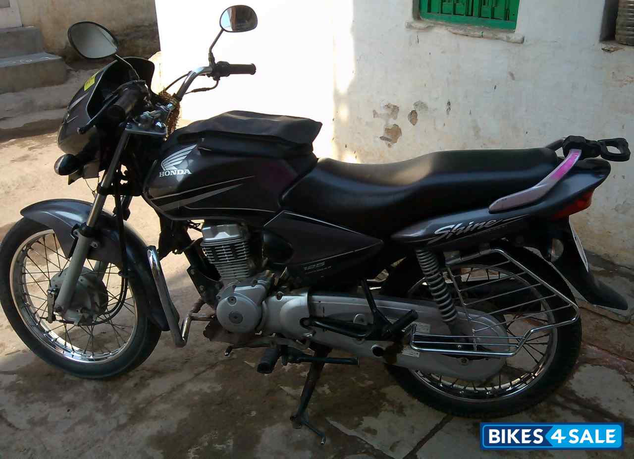 Used 2008 model Honda Shine for sale in Hyderabad. ID 109882. Grey colour - Bikes4Sale
