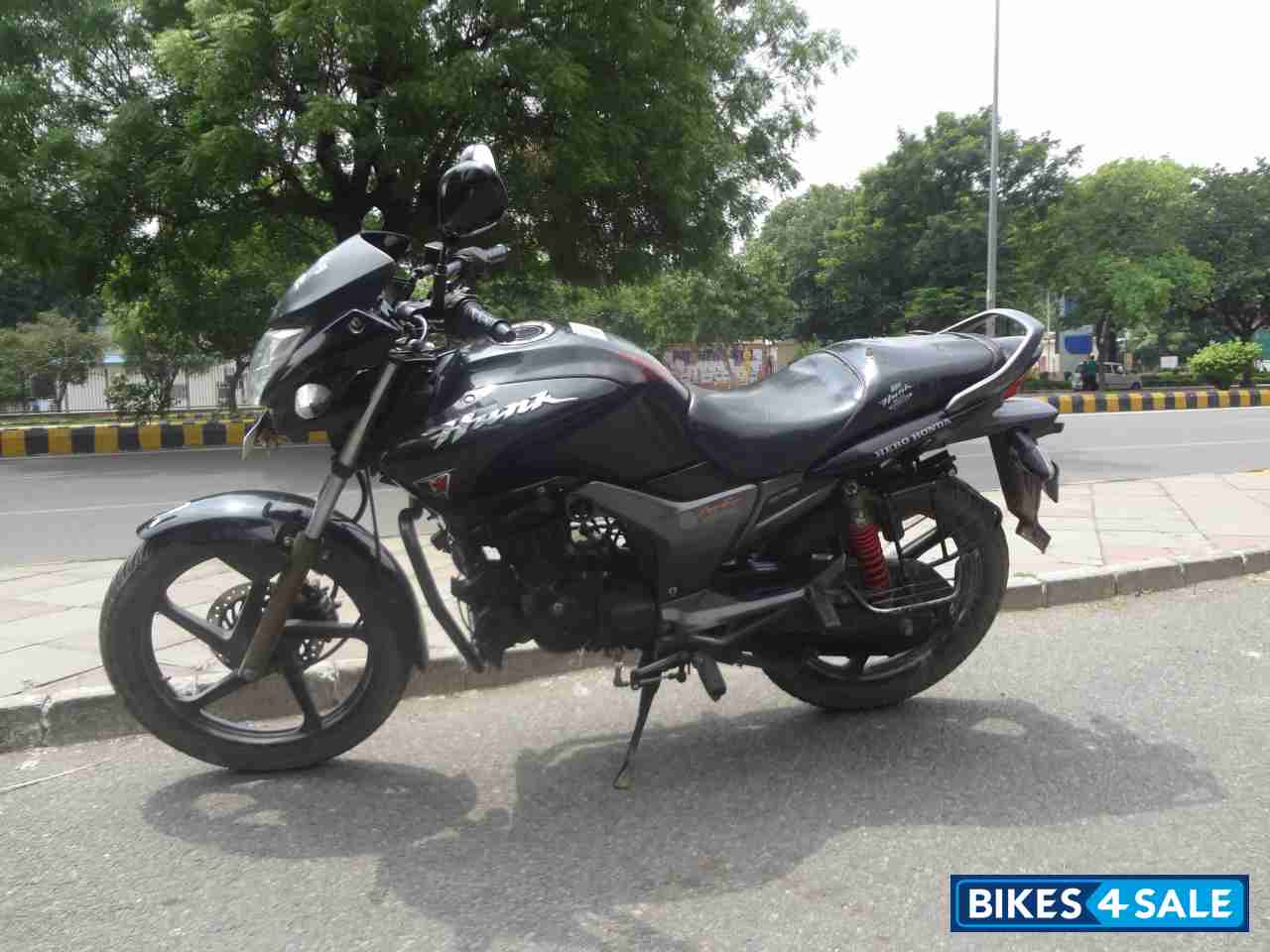 Used 2009 model Hero Hunk for sale in New Delhi. ID 113950. Black colour - Bikes4Sale