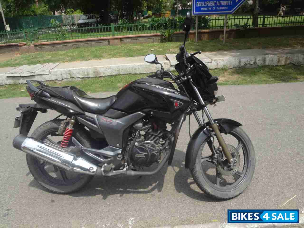 Used 2009 model Hero Hunk for sale in New Delhi. ID 113950. Black colour - Bikes4Sale