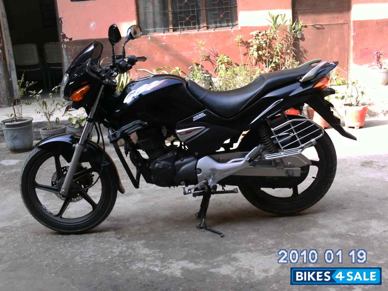 Used 2006 model Hero CBZ Xtreme for sale in New Delhi. ID 19974. Black colour - Bikes4Sale