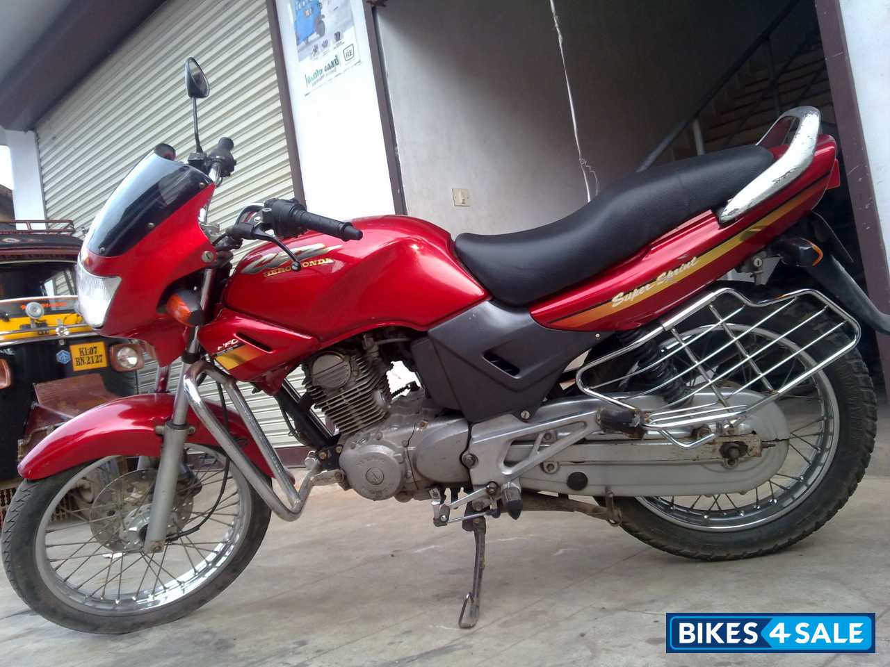 Used 2000 model Hero CBZ for sale in Ernakulam. ID 33378. Red colour - Bikes4Sale