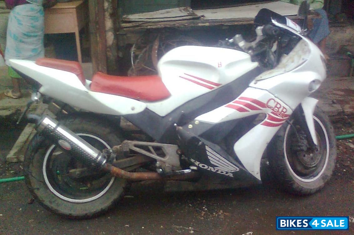 Hero Cbz White