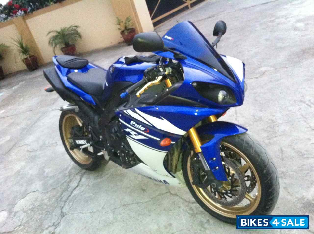 Used 2011 model Yamaha YZF R1 for sale in New Delhi. ID 71566. Blue ...