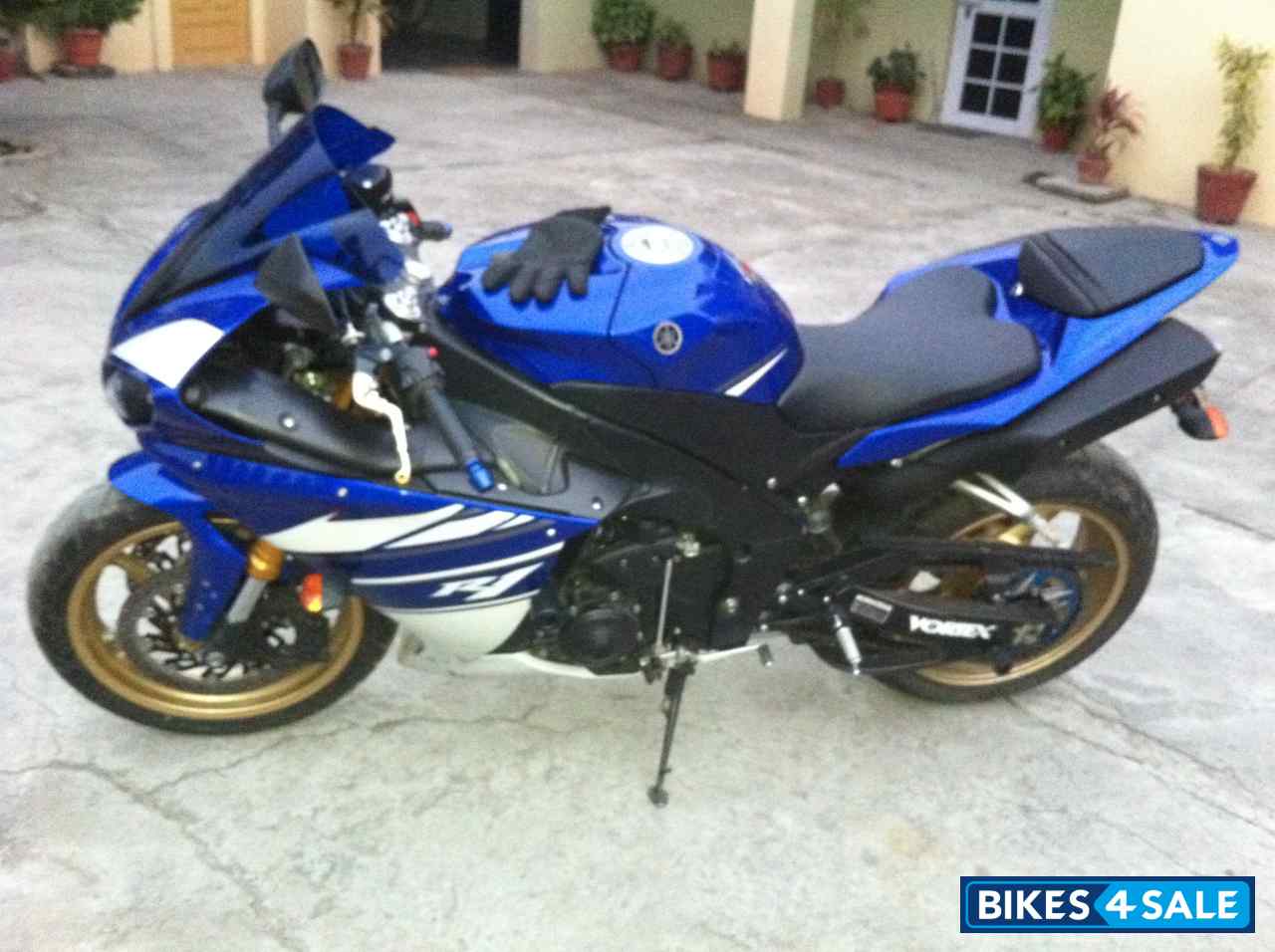 Used 2011 model Yamaha YZF R1 for sale in New Delhi. ID 71566. Blue ...