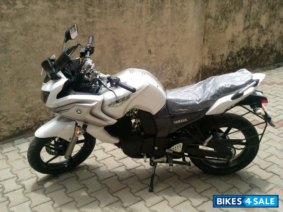 Yamaha Fazer White