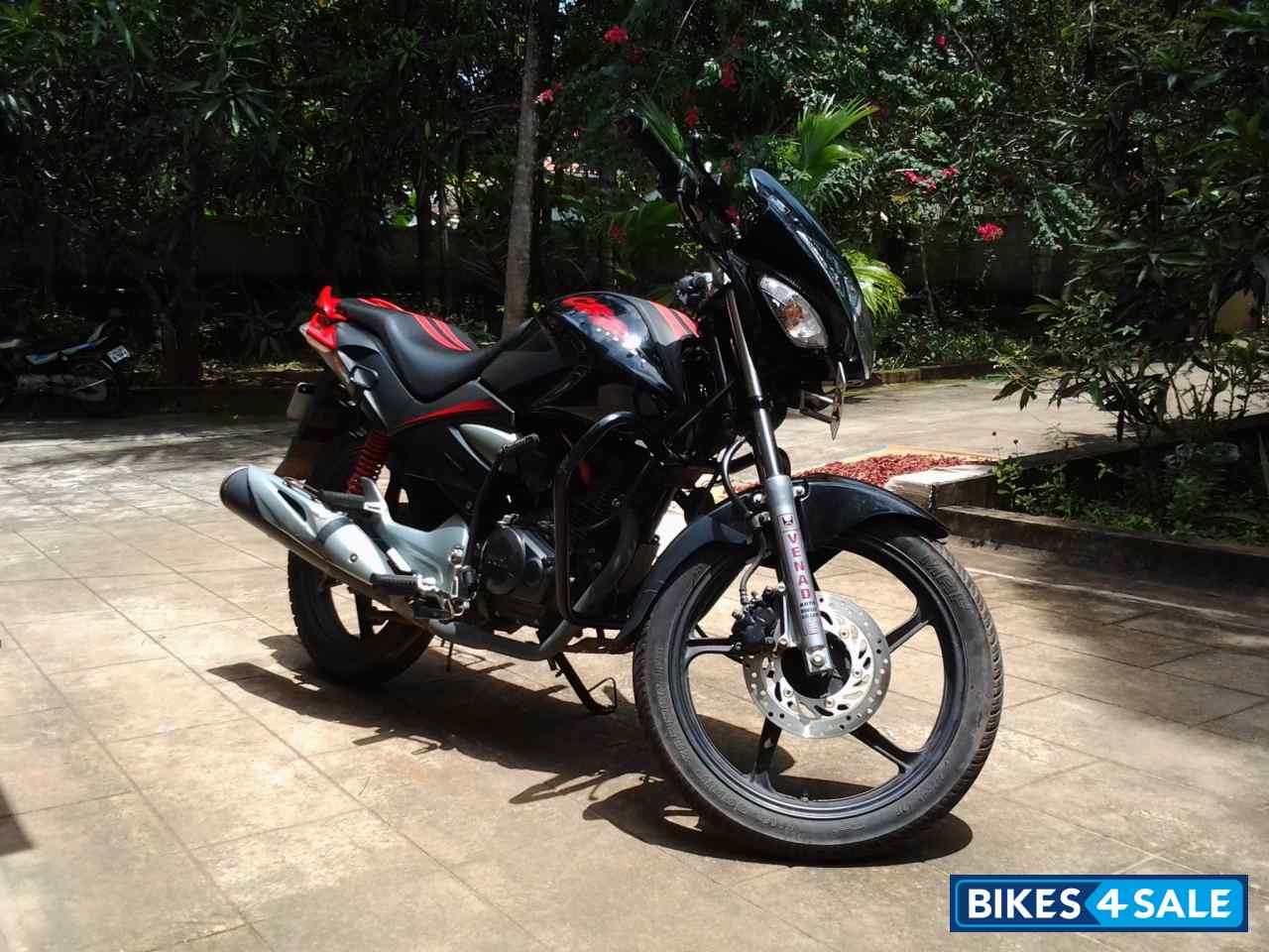 Used 2011 model Hero CBZ Xtreme for sale in Trivandrum. ID 84280. Black ...