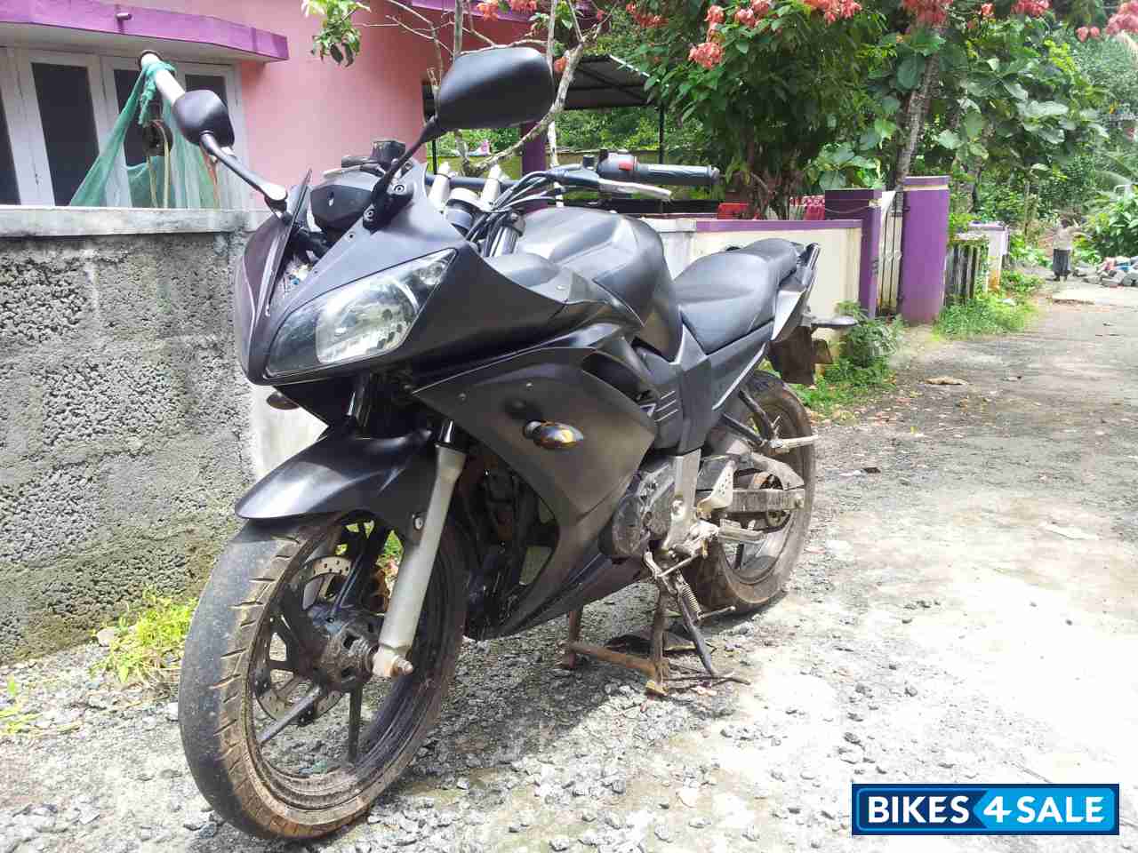 Yamaha Fazer Black Modified