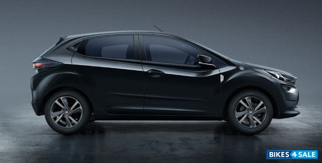 Tata Altroz XZ Plus Dark Edition Diesel price, specs, mileage, colours, photos and reviews ...